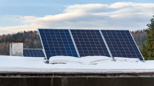 Solar Panels in Winter: Facts for Midwest Homeowners
